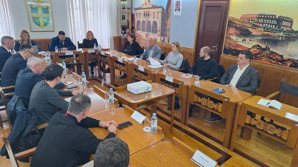 Ribarima ponuđena alternativa - molovi na Mandraču